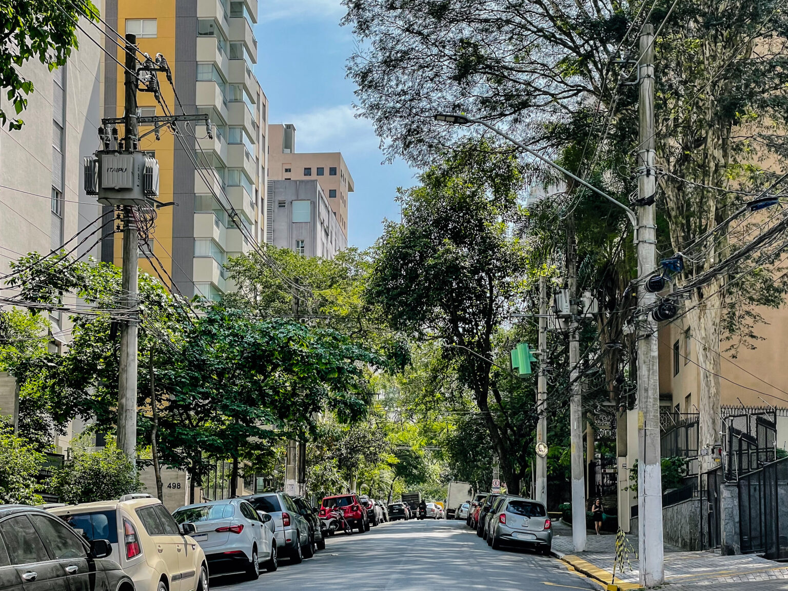 Rua Manuel da Nóbrega: história, imóveis e estabelecimentos